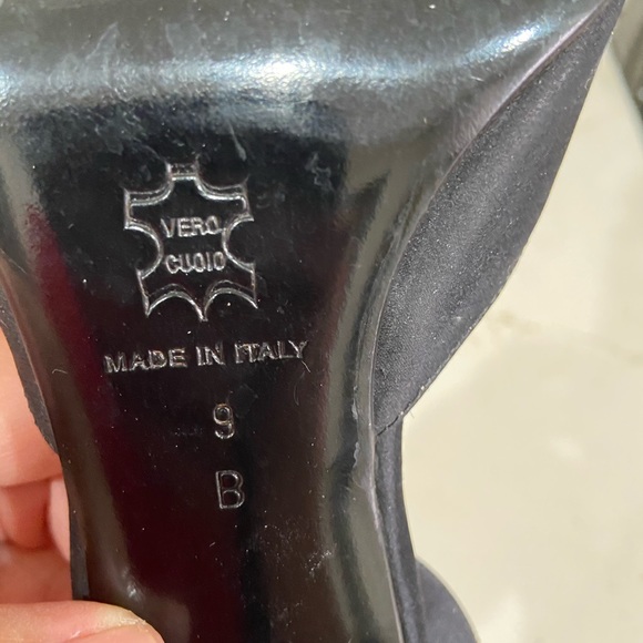 Isaac Mizrahi | Shoes | Isaac Mizrahi Black Satin Evening Pumps | Poshmark